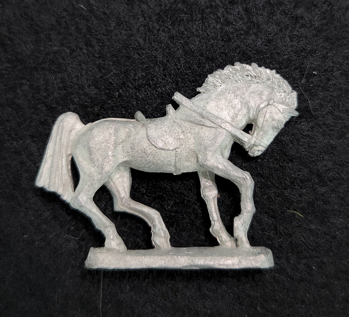 48-0504: Elven Horse - Light Barding, Head Lowered – Ral Partha Legacy