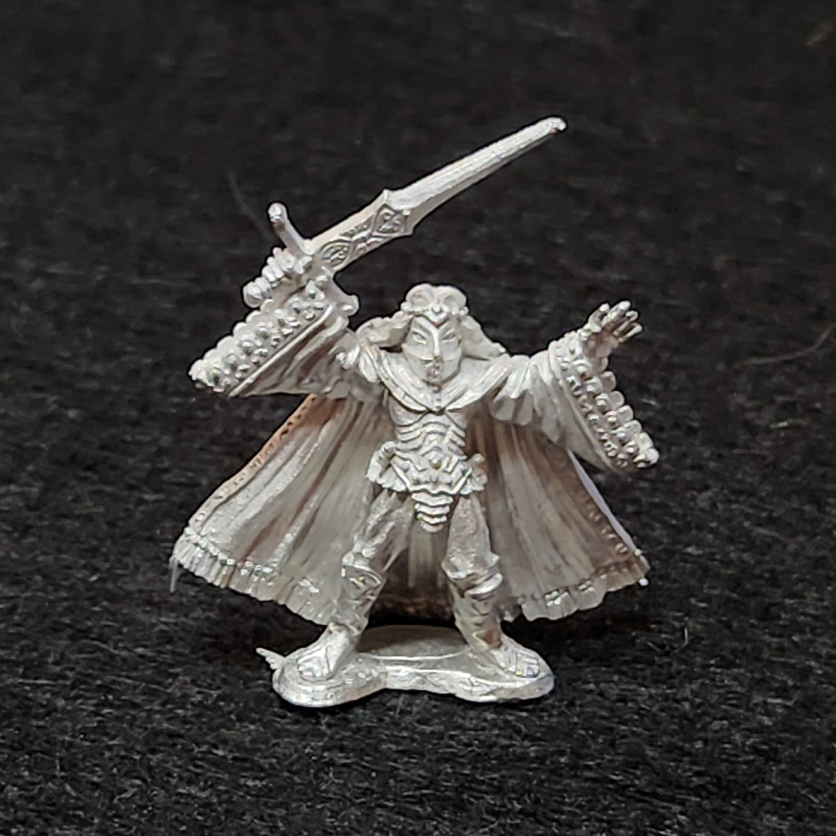 50-0038: Elf Fighter Mage, Sword Overhead – Ral Partha Legacy