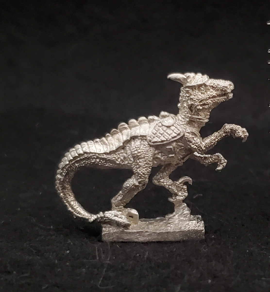 48-0675: Lizard Mount, Small II, Scaled, Mouth Closed – Ral Partha Legacy