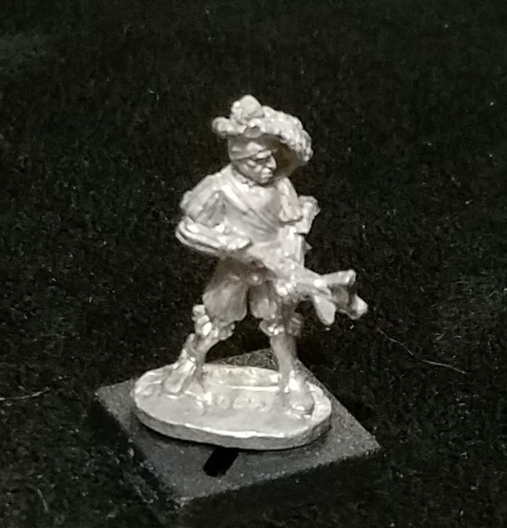 52-1840: Imperial Crossbowman Reloading, with Soft Hat – Ral Partha Legacy